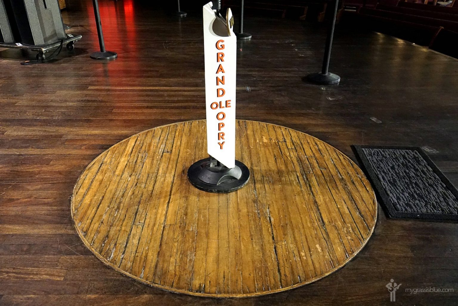 Grand Ole Opry, Nashville, TN - Bluegrass Trails | mygrassisblue.com